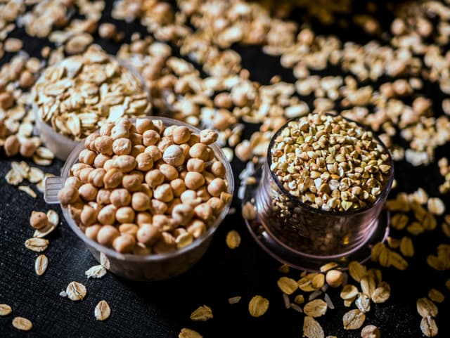 Best High-Fiber Foods for Gut Health (2026 Guide) — NutriBloom